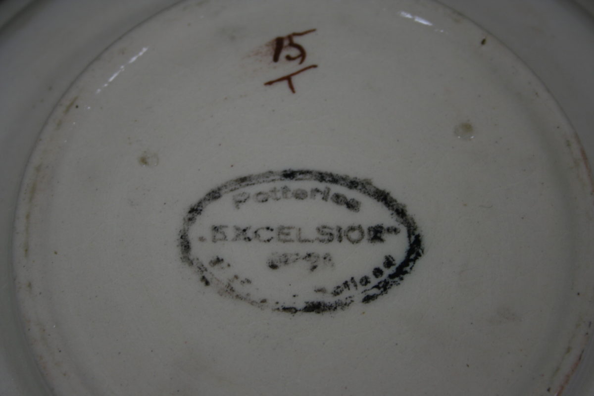 Oude schaal Potteries Excelsior gouda – De Musketier | Bredevoort
